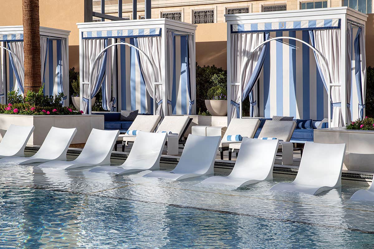 Pools, Cabanas, & Daybeds | The Venetian Resort Las Vegas