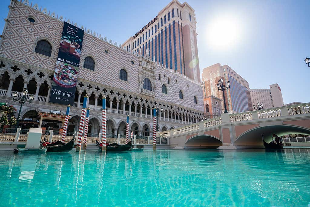 Indoor & Outdoor Gondola Rides | The Venetian Resort Las Vegas