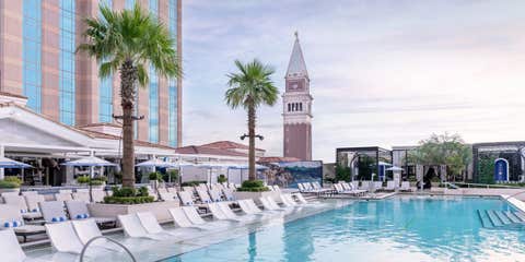 Venetian Pool Deck | The Venetian Resort Las Vegas